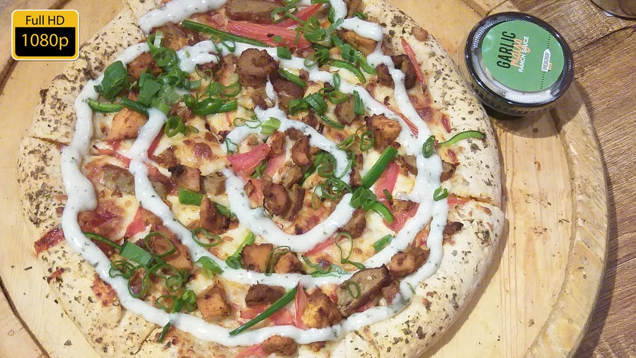 PAKISTAN'S LARGEST PIZZA SLICE 🍕🍕🍕 | Broadway Pizza Food Review ...