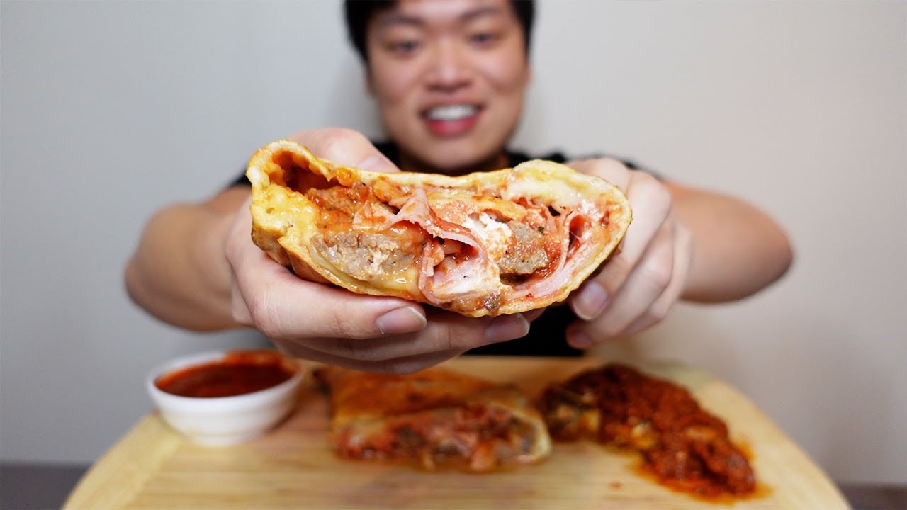 Calzone Mukbang | Italian Cuisine - SAUCY AND THICC FOLDED PIZZA ...